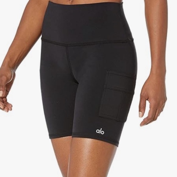 ALO Yoga | Shorts | Alo Cargo Bike Short | Poshmark